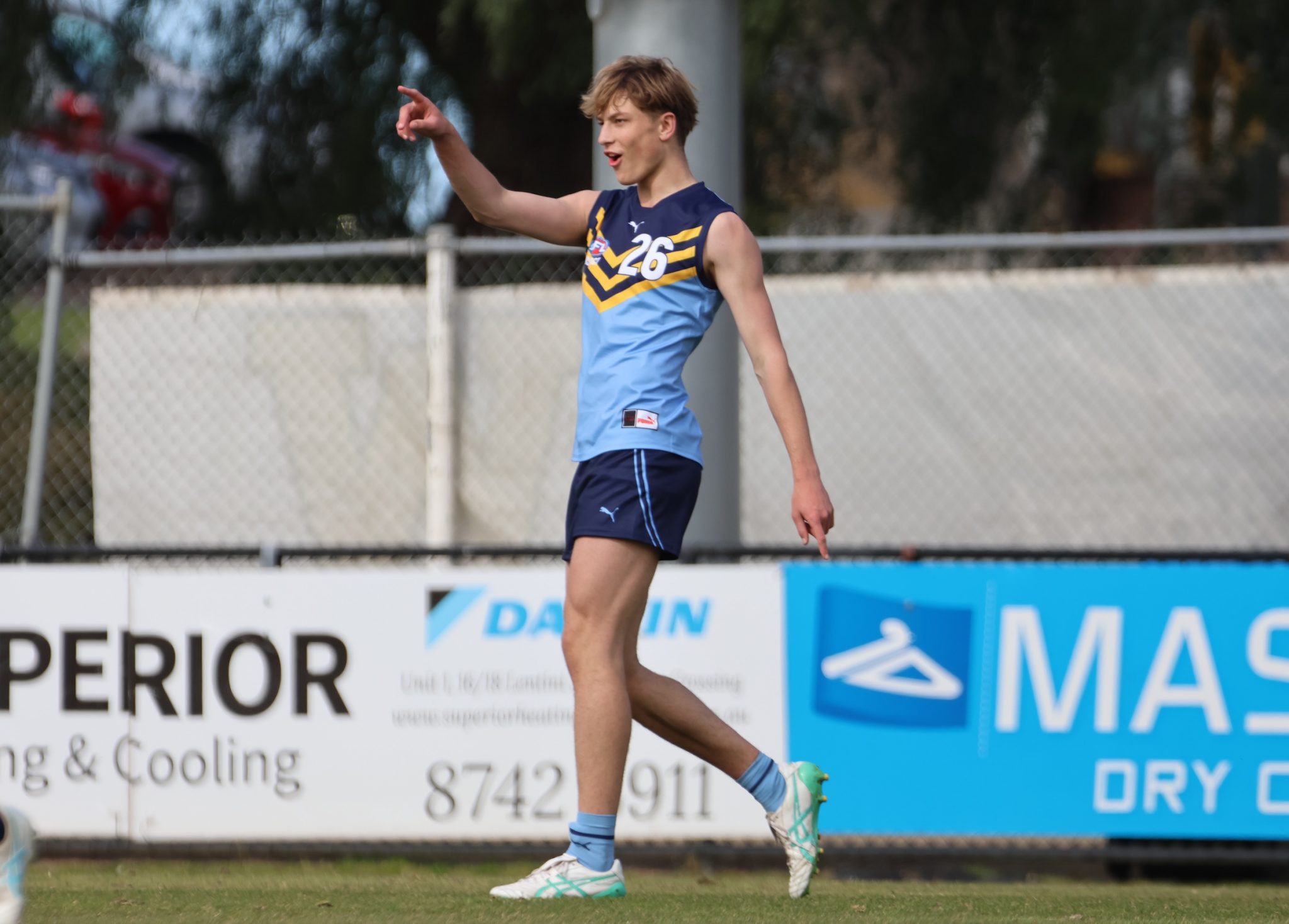 Star Turn: Hurricane Hetherton arrives in Futures trial - Aussie Rules ...
