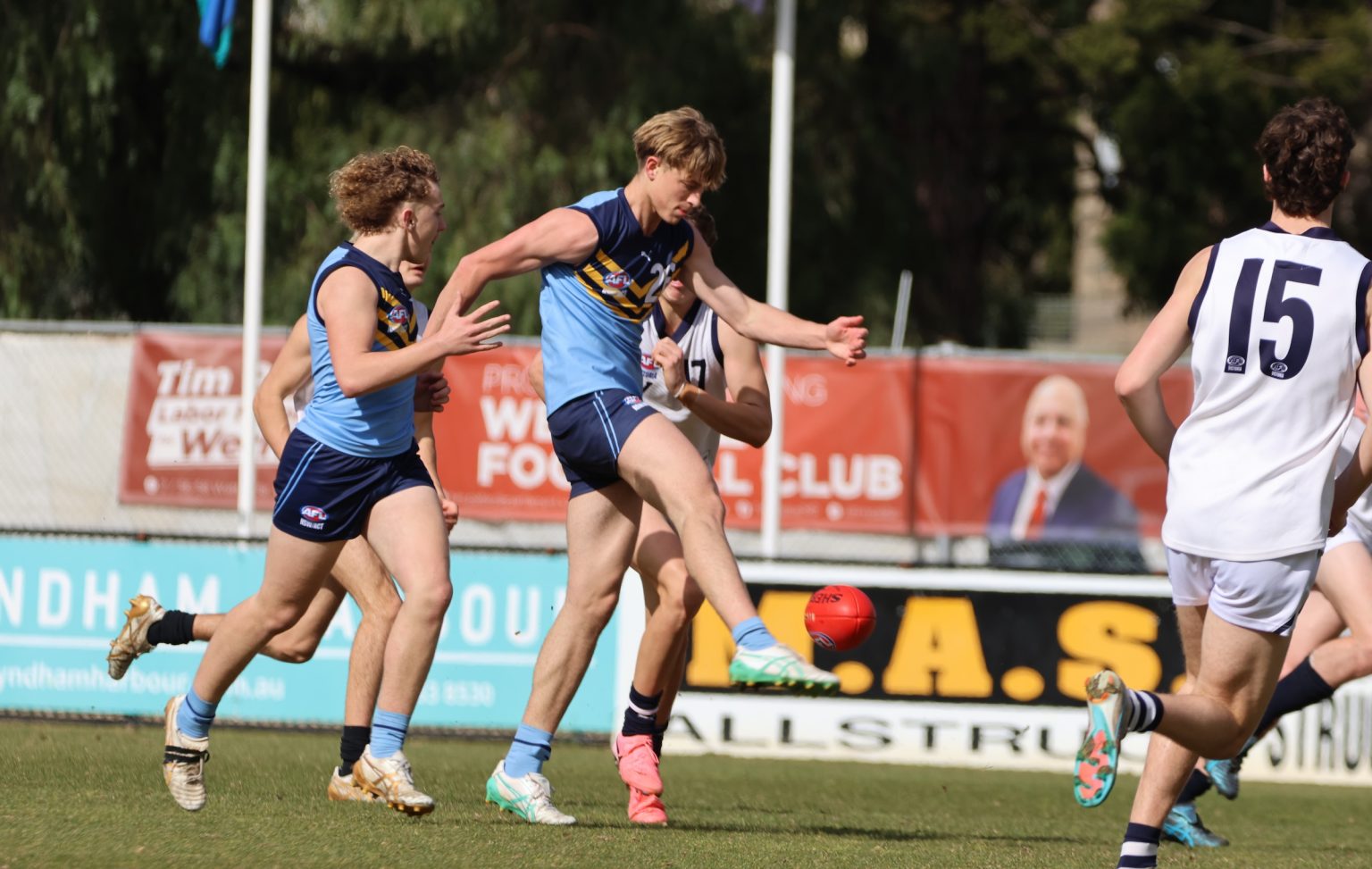 Star Turn: Hurricane Hetherton arrives in Futures trial - Aussie Rules ...